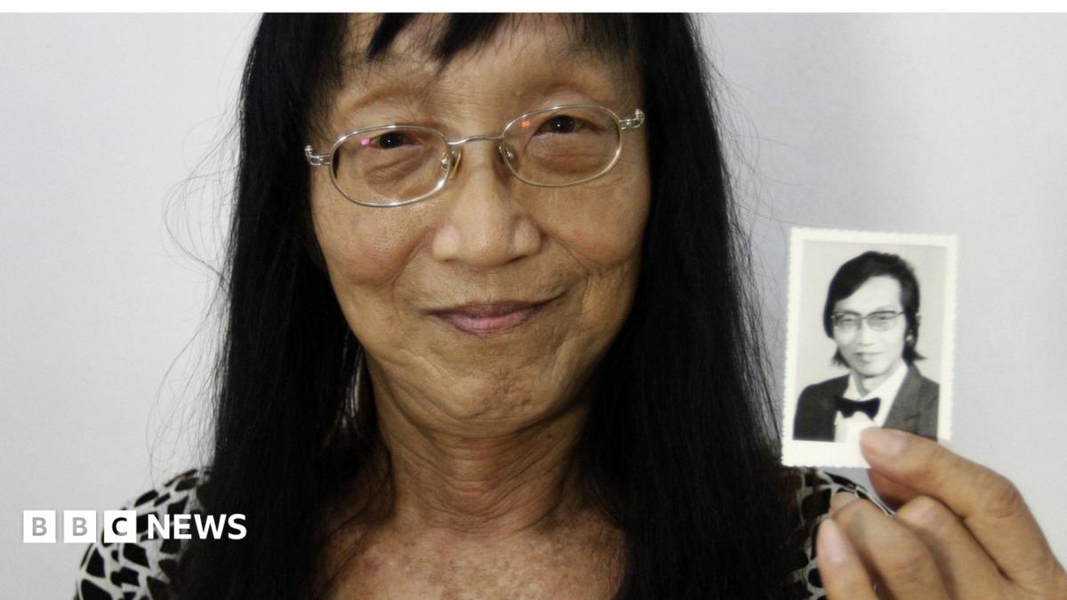 China's 'oldest transsexual': A life of silent denial - BBC News