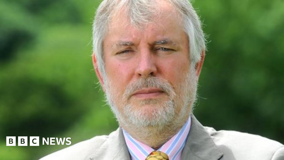 Bearded ex-royal officer Keith Harber refused car hire job - BBC News