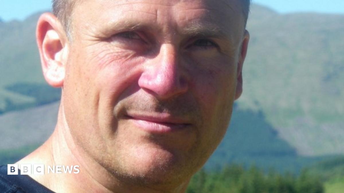 Chris Moon to tackle Badwater ultra marathon - BBC News