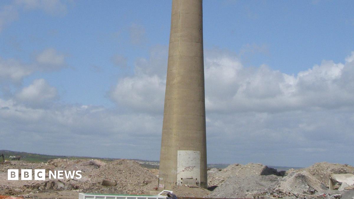 Hartlepool Steetley chimney demolition raises charity funds - BBC News