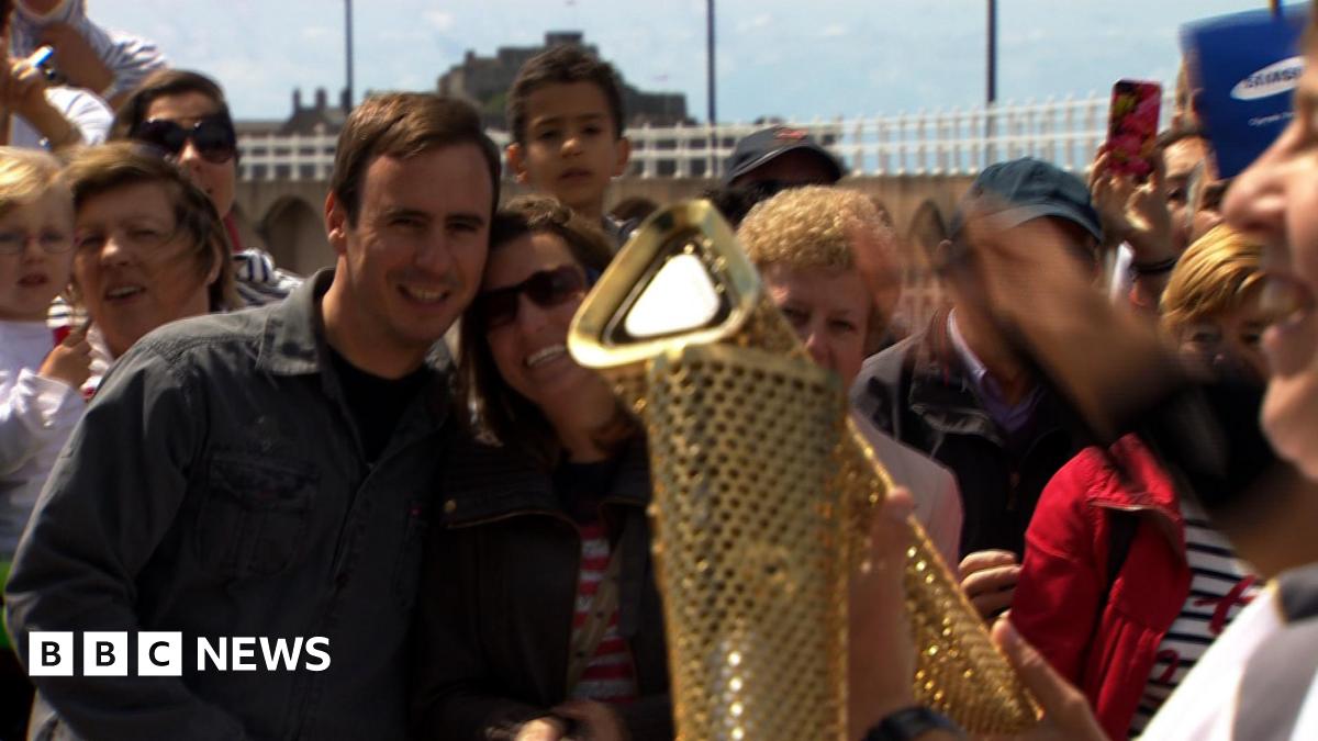 Olympic torch relay: Jersey welcomes flame - BBC News