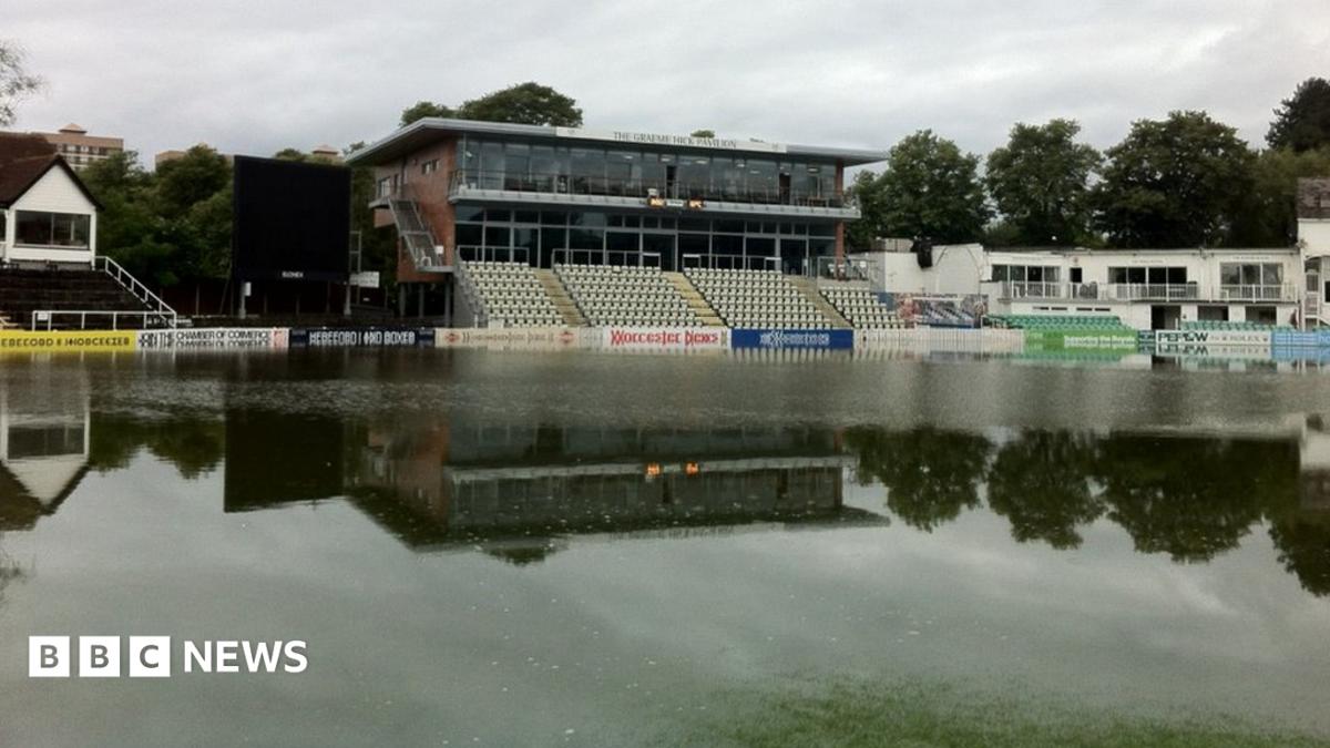 Worcestershire County Cricket Club ground flooded - BBC News