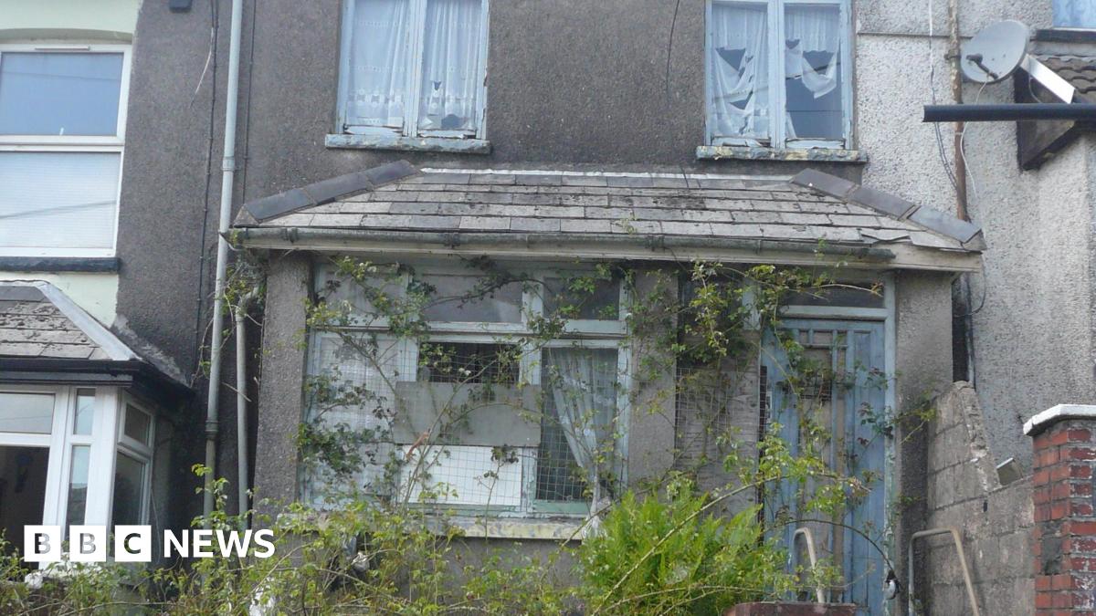 'Cheapest' house in UK sells for four times its value - BBC News