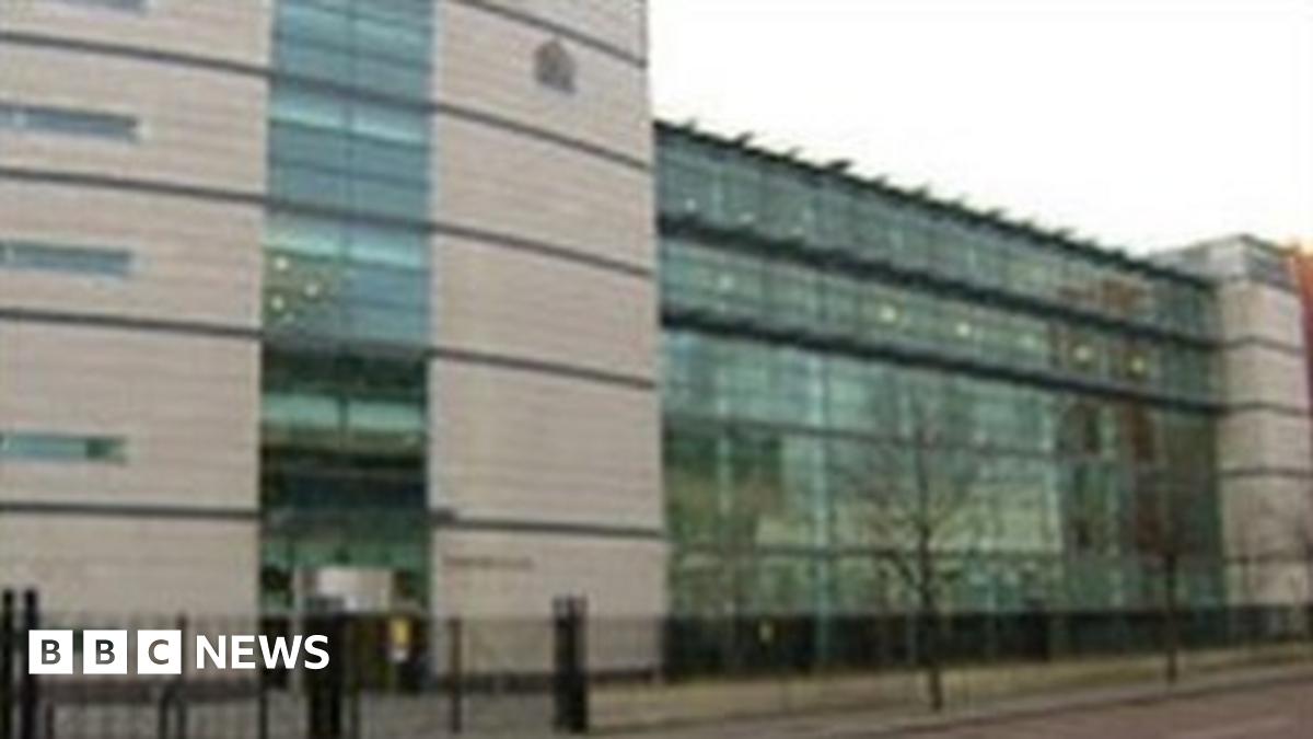 Man 'can't recall killing his best friend' - BBC News