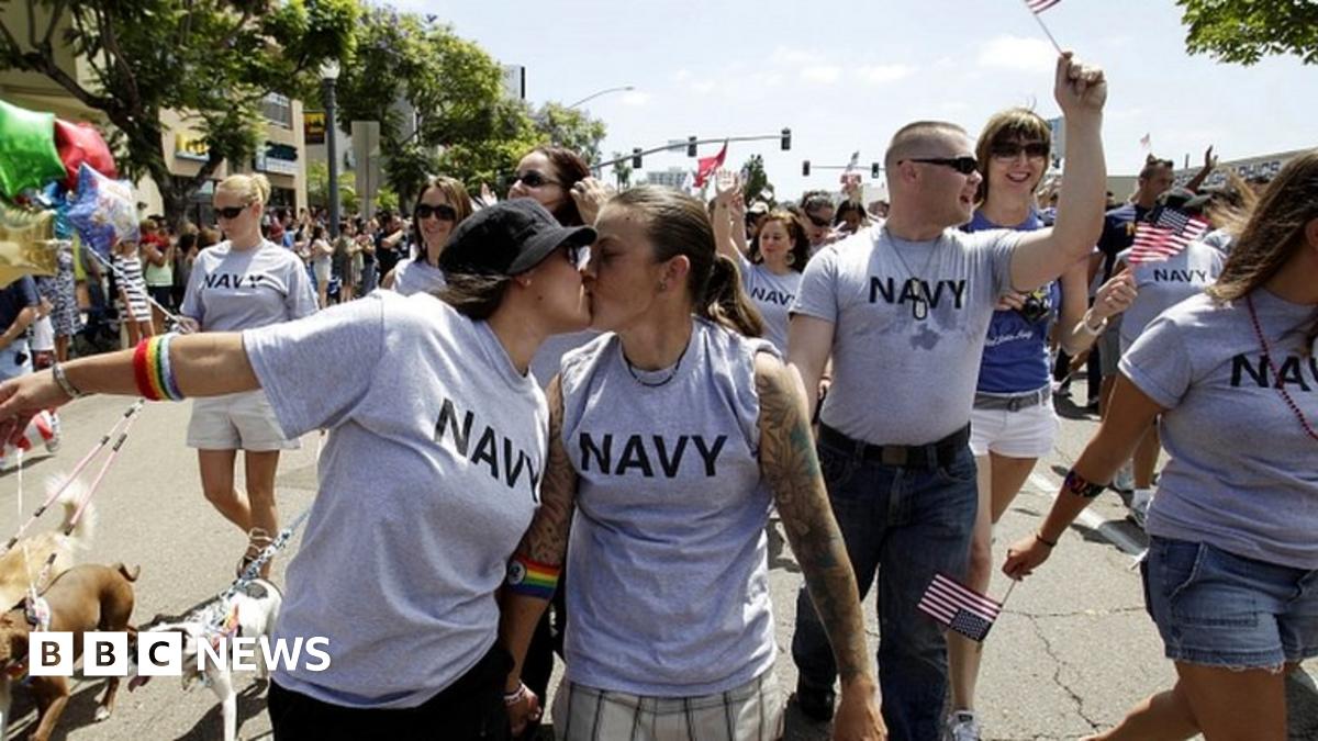 US military allowed to wear uniforms at gay pride march - BBC News
