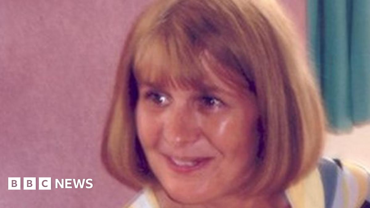 Wife murder accused Rory Morris takes his own life - BBC News