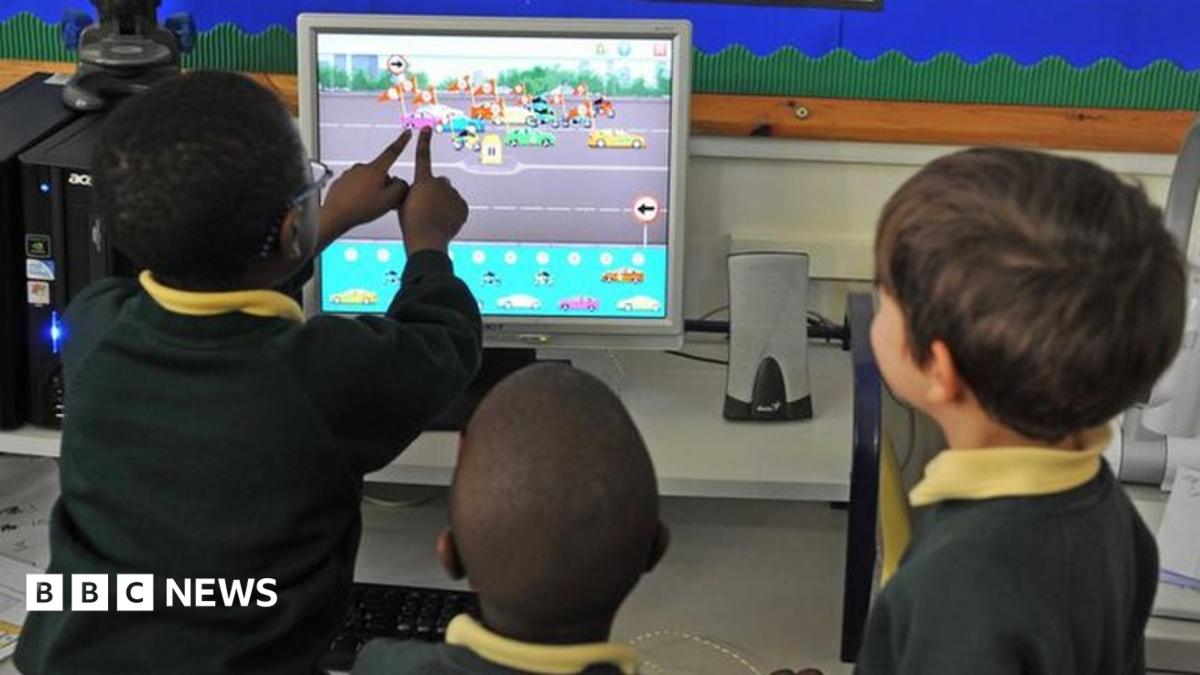 Dundee game developers have children review their work - BBC News