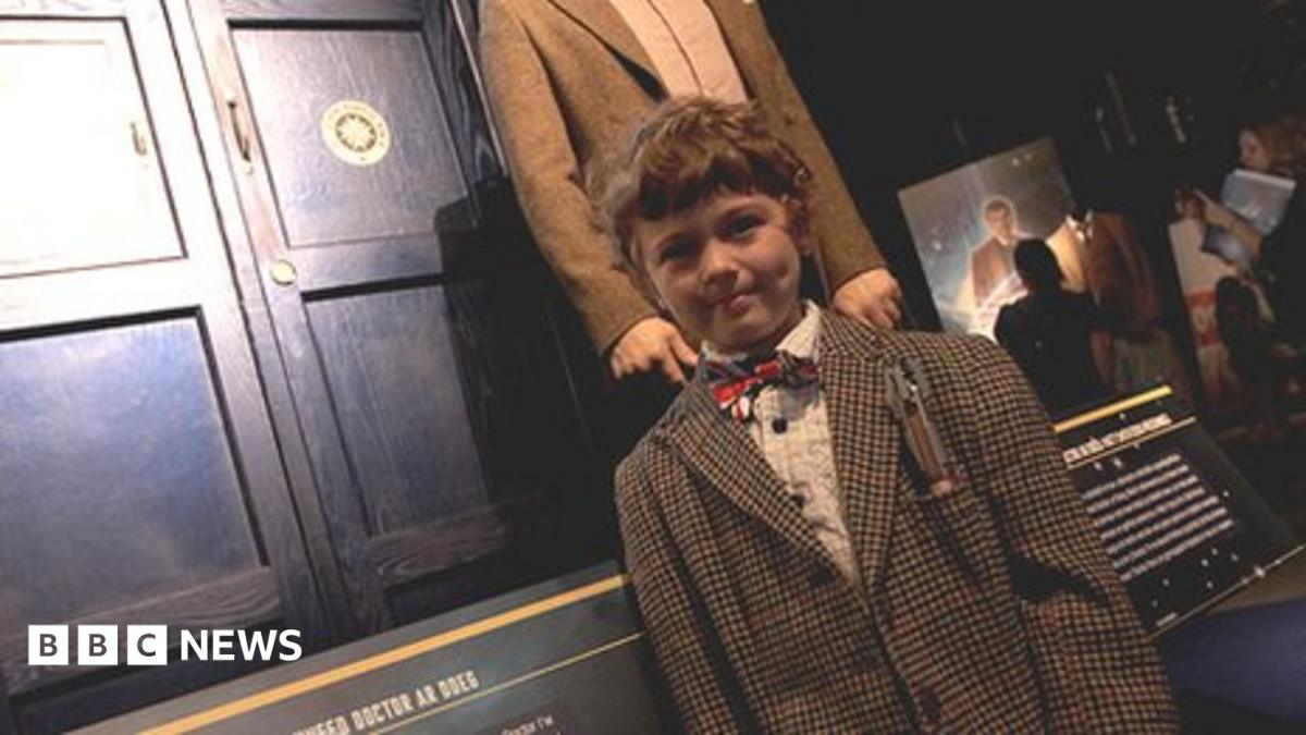 Doctor Who exhibit opens to fans in Cardiff - BBC News