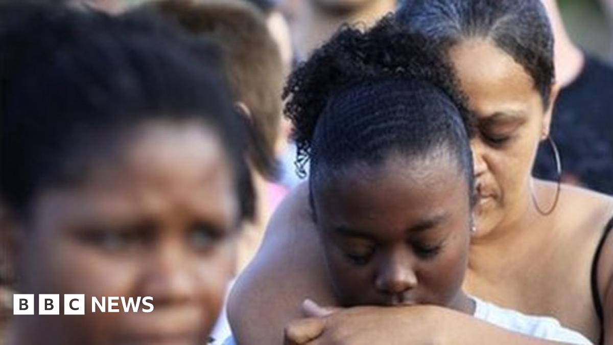 Batman cinema shooting: US mourns Aurora victims - BBC News