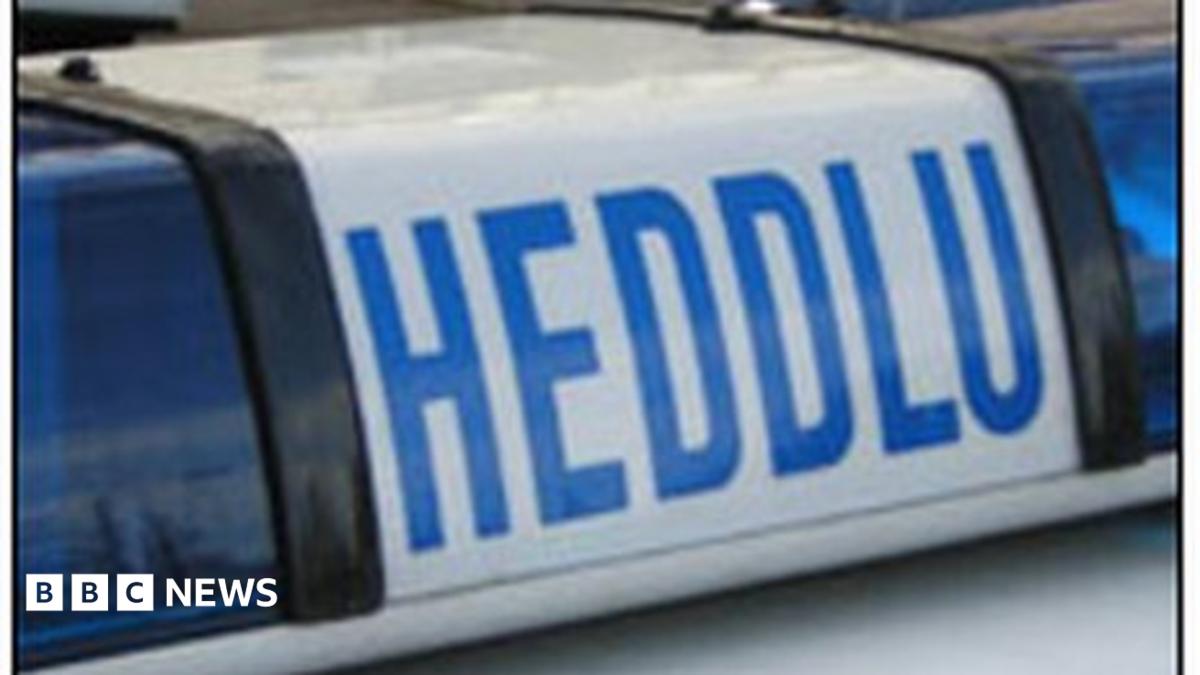 Man dead, two children badly hurt in M4 crash near Sarn - BBC News