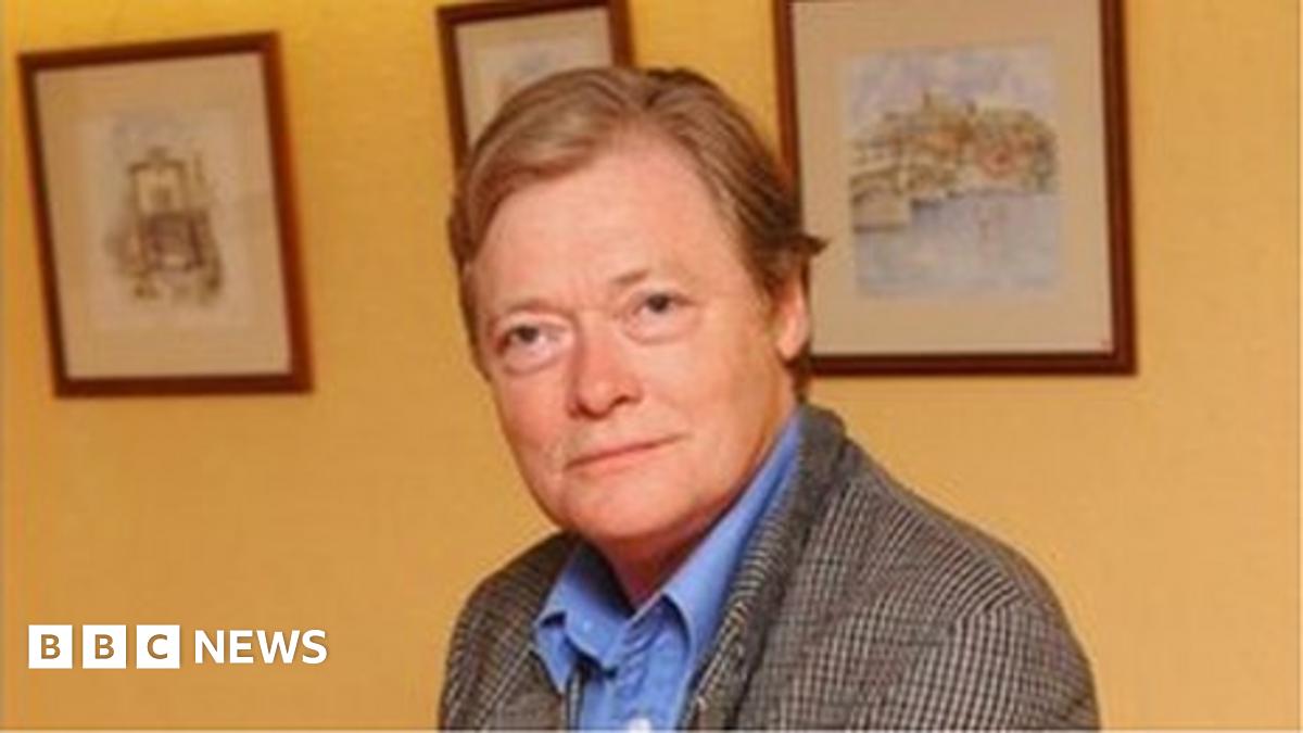 The Tudors actor Simon Ward dies after long illness - BBC News