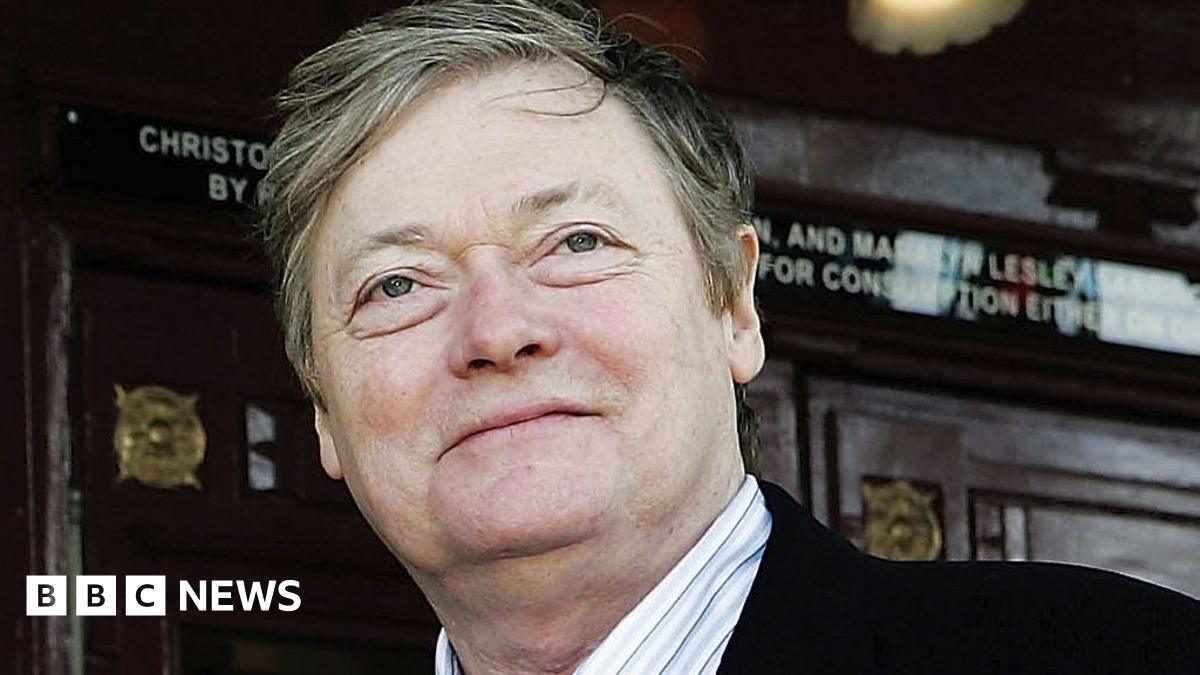 Tributes paid to actor Simon Ward - BBC News