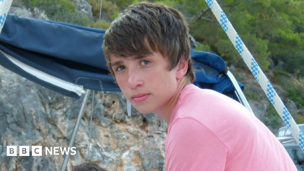 Charlie Hutton's propeller death accidental - BBC News