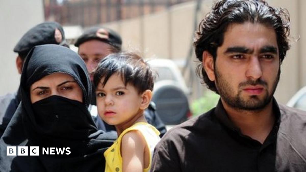Pakistan police to protect Afghan runaway couple - BBC News