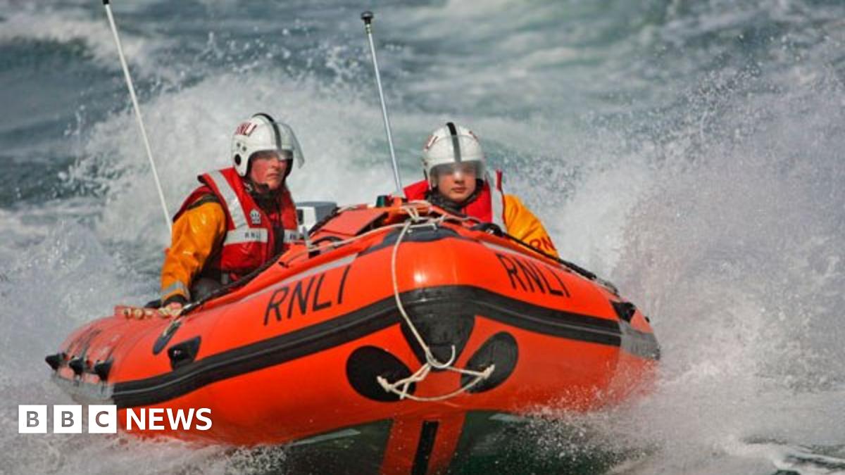 Girl cut off by tide rescued by Rock lifeboat - BBC News