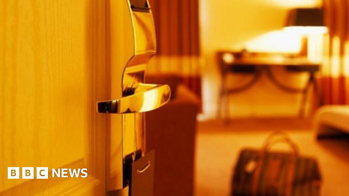 Hotel burglars suspected of exploiting lock security bug - BBC News