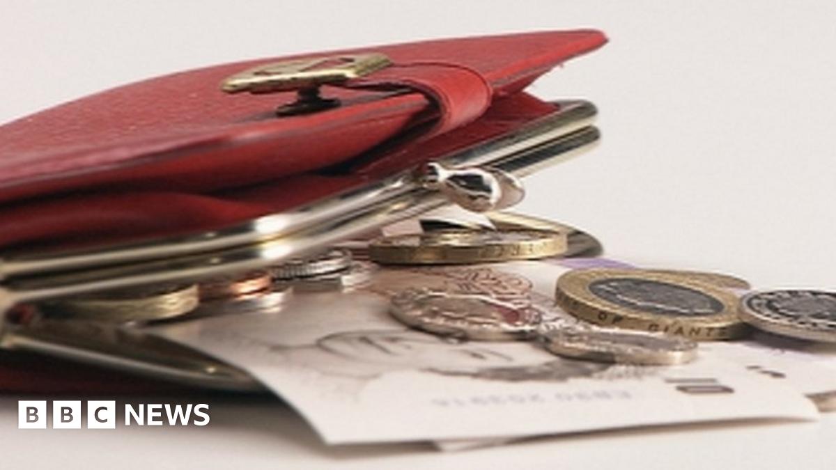 Payday loan rates 'to be limited' - BBC News