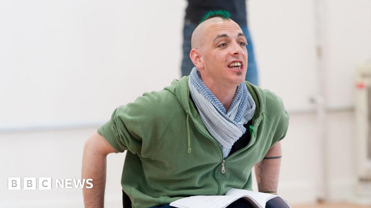 London 2012: Nick Phillips back on stage in wheelchair - BBC News