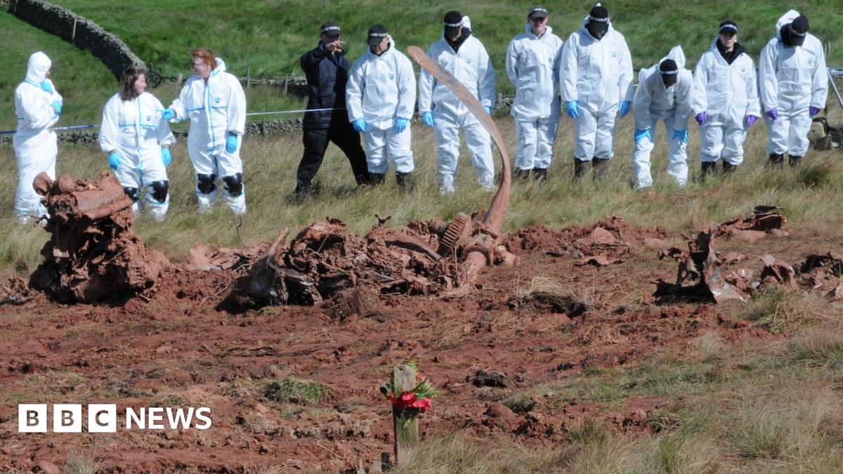 Spitfire crash remains recovered in Berwickshire - BBC News