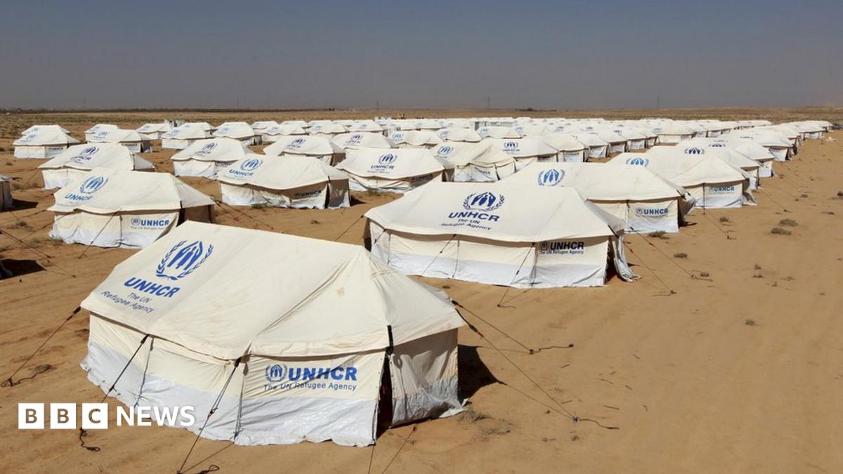 Jordan's desert camp for Syrian refugees - BBC News