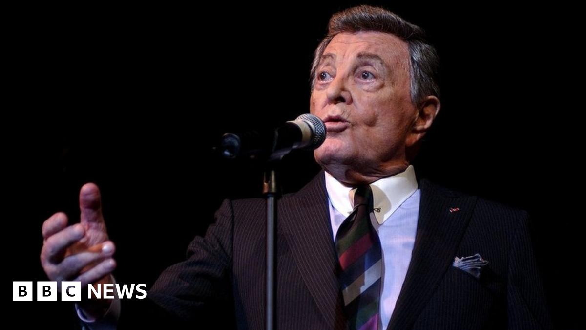 US singer Tony Martin dies aged 98 - BBC News