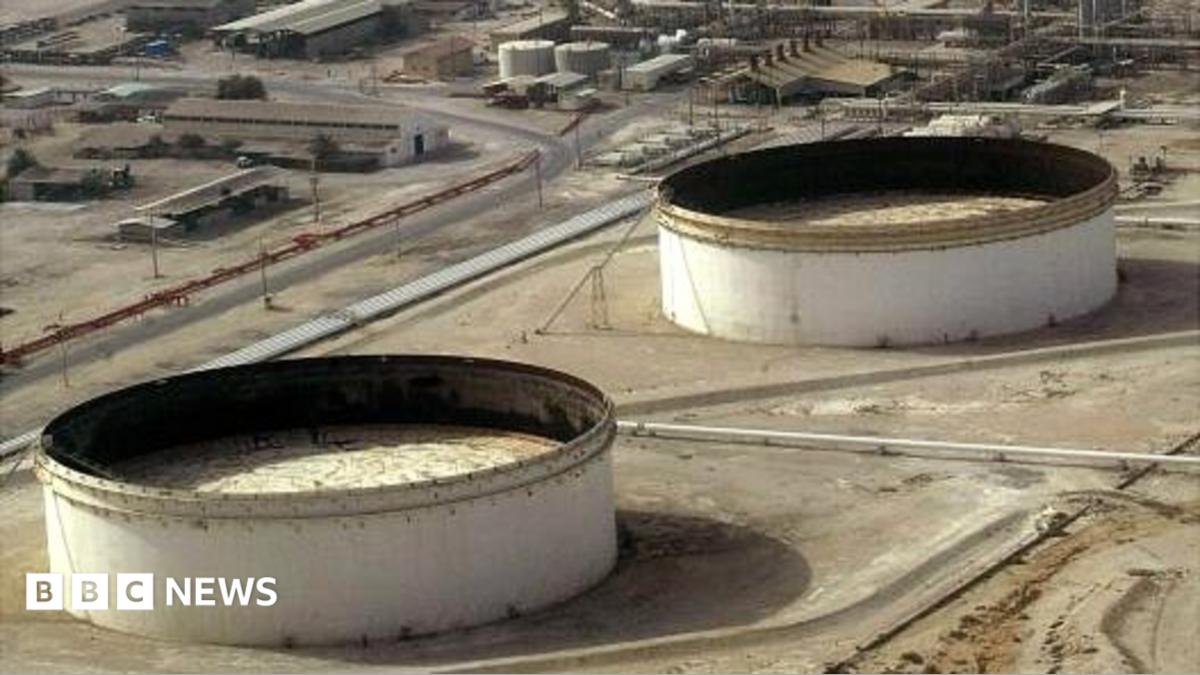 Iran nuclear crisis: Barack Obama imposes new sanctions - BBC News