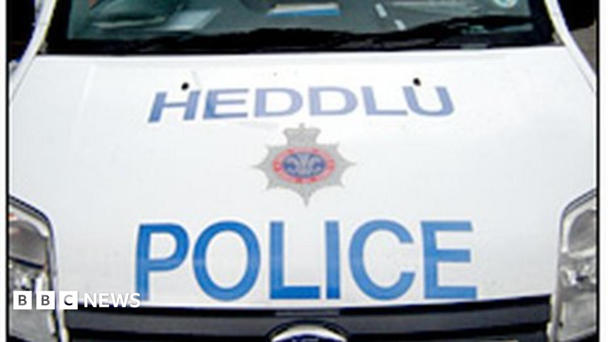 Police and crime commissioner elections: Dyfed-Powys - BBC News