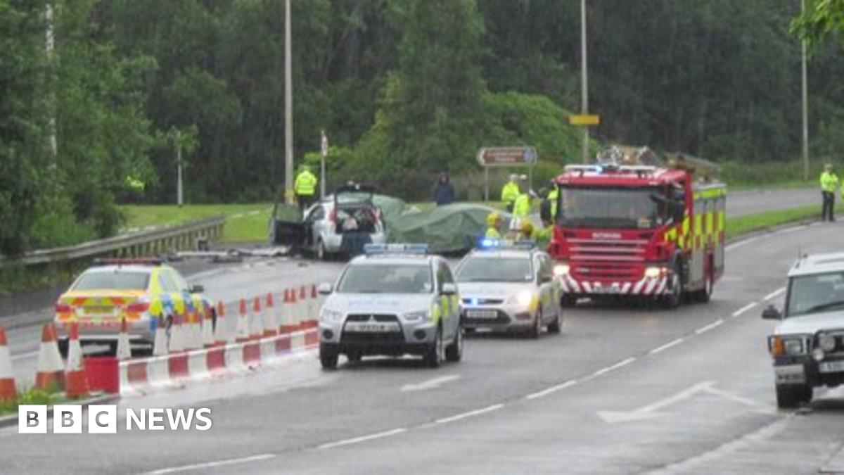 Three men killed in three-car crash in Cumbernauld - BBC News