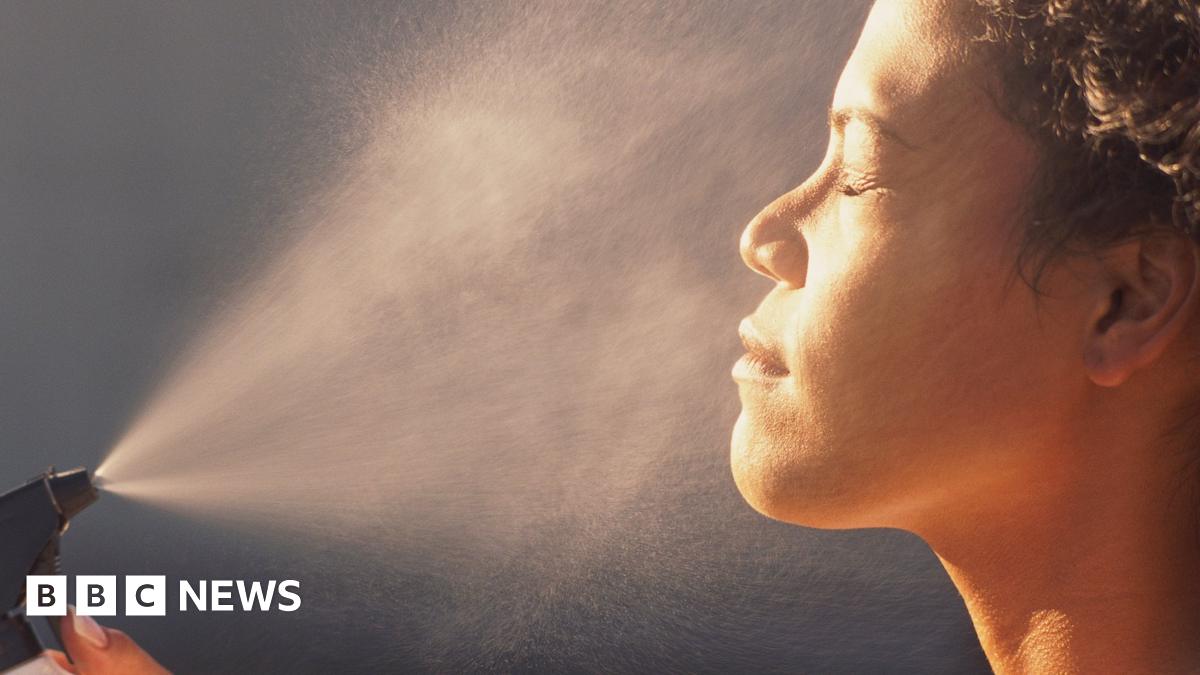 'Spray-on skin' helps heal leg ulcers - BBC News