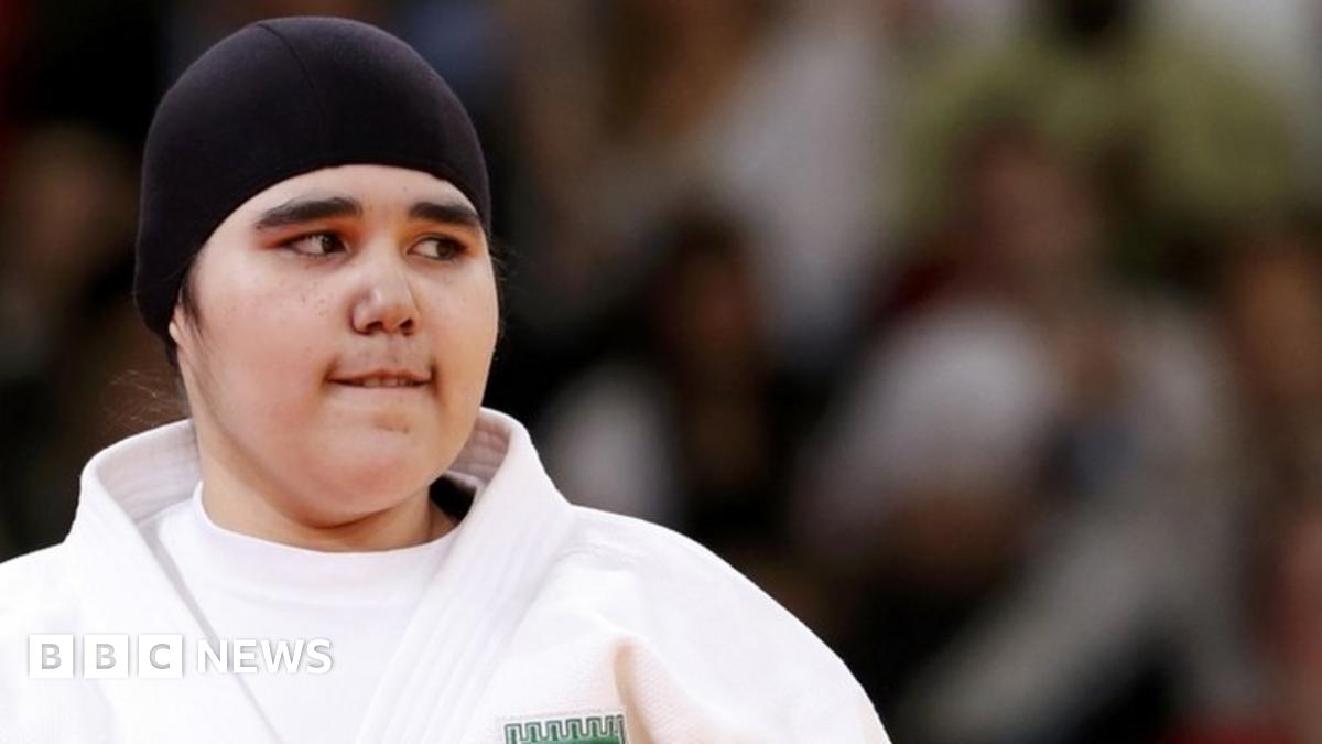 Saudi woman athlete makes headlines - BBC News