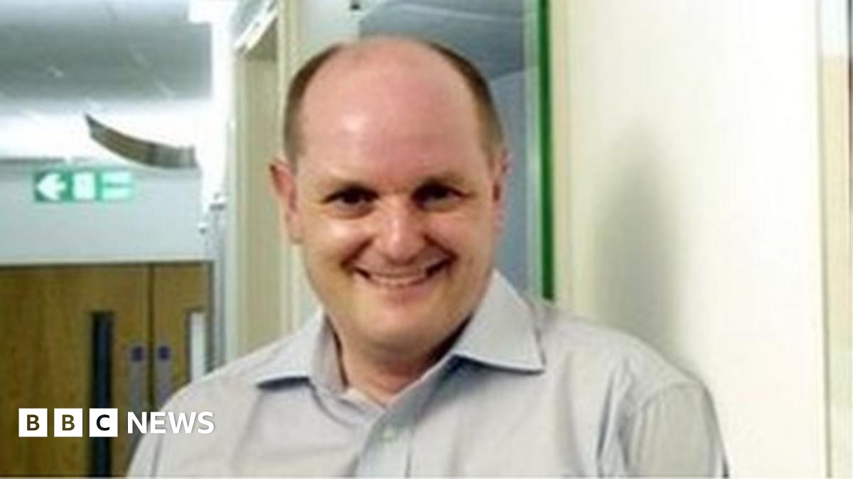 Roger Mosey to be acting director of BBC Vision - BBC News