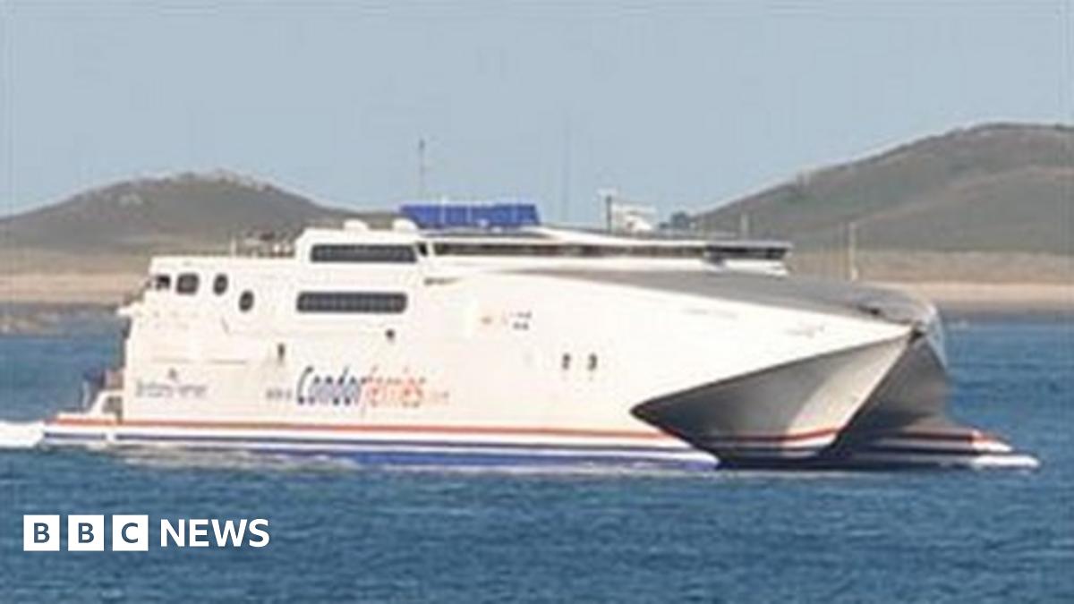 Condor sorry for Jersey harbour crash - BBC News