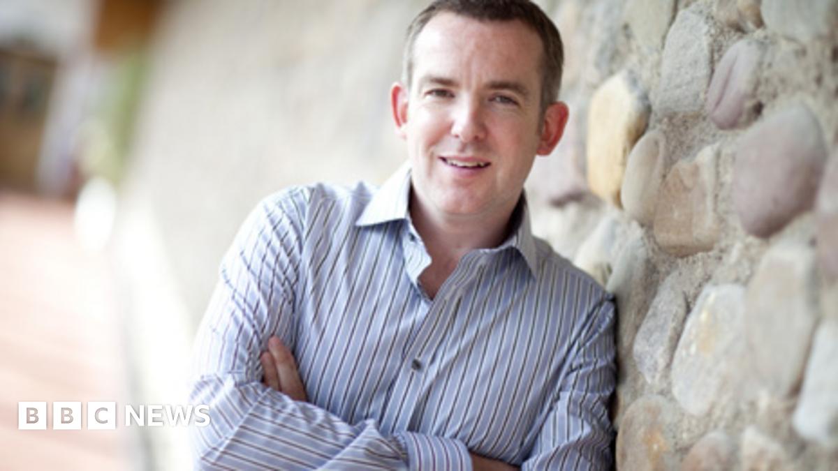 Broadcasting challenges over Welsh language 'shift' - BBC News