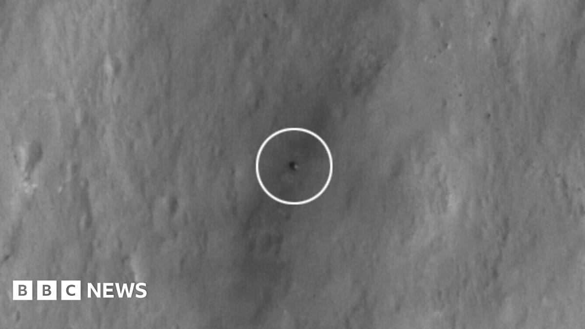 Nasa's Curiosity rover pictured on Mars by MRO satellite - BBC News