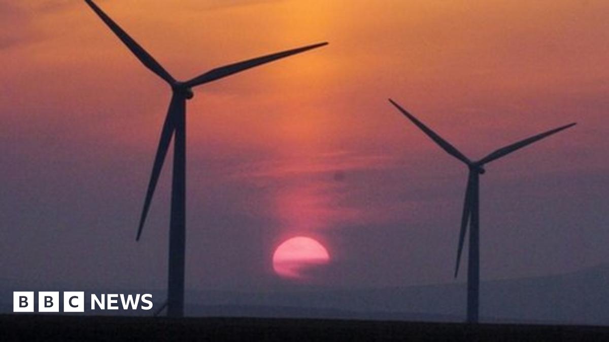 New wind farm for Galawhistle in East Ayrshire wins approval - BBC News
