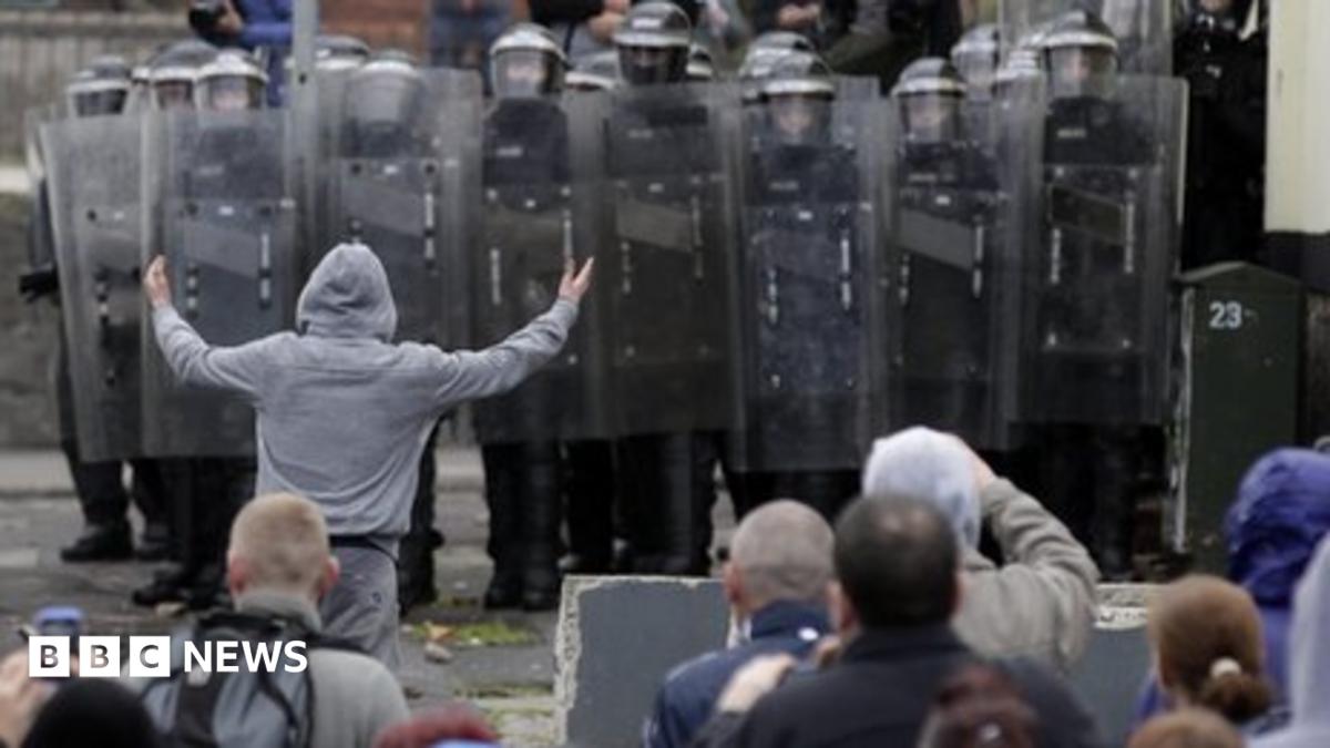 Two teenagers charged over 12 July riots in Ardoyne - BBC News