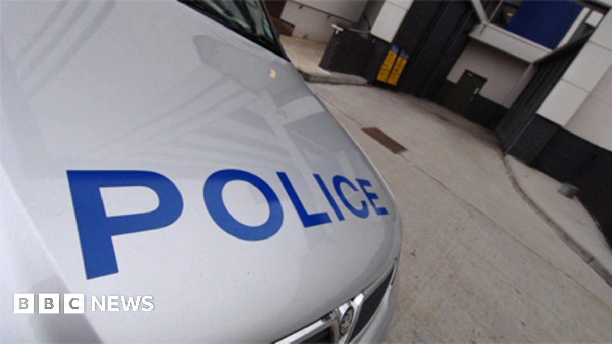 Man held after Slough stabbing - BBC News