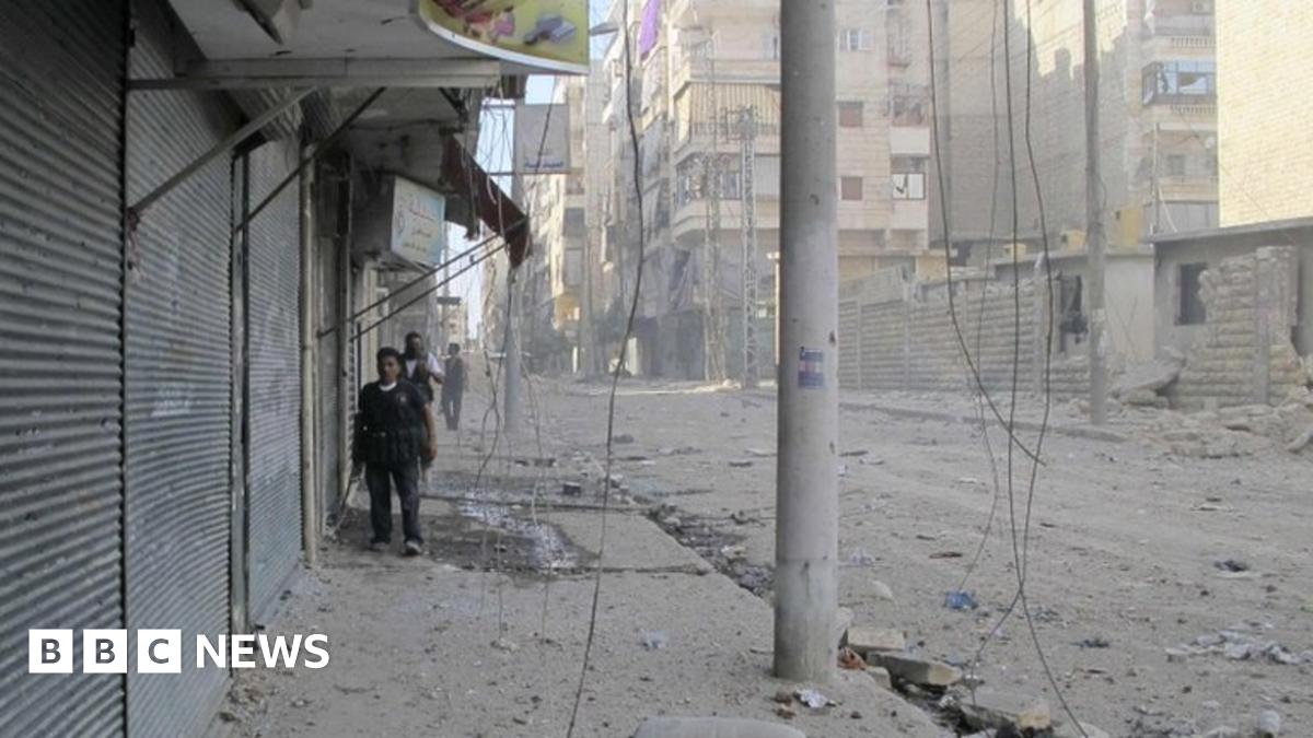 Syria crisis: Rebels lose key district of Aleppo - BBC News