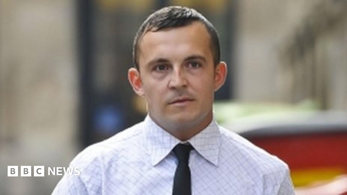 Met PC David Price spared jail for growing cannabis - BBC News