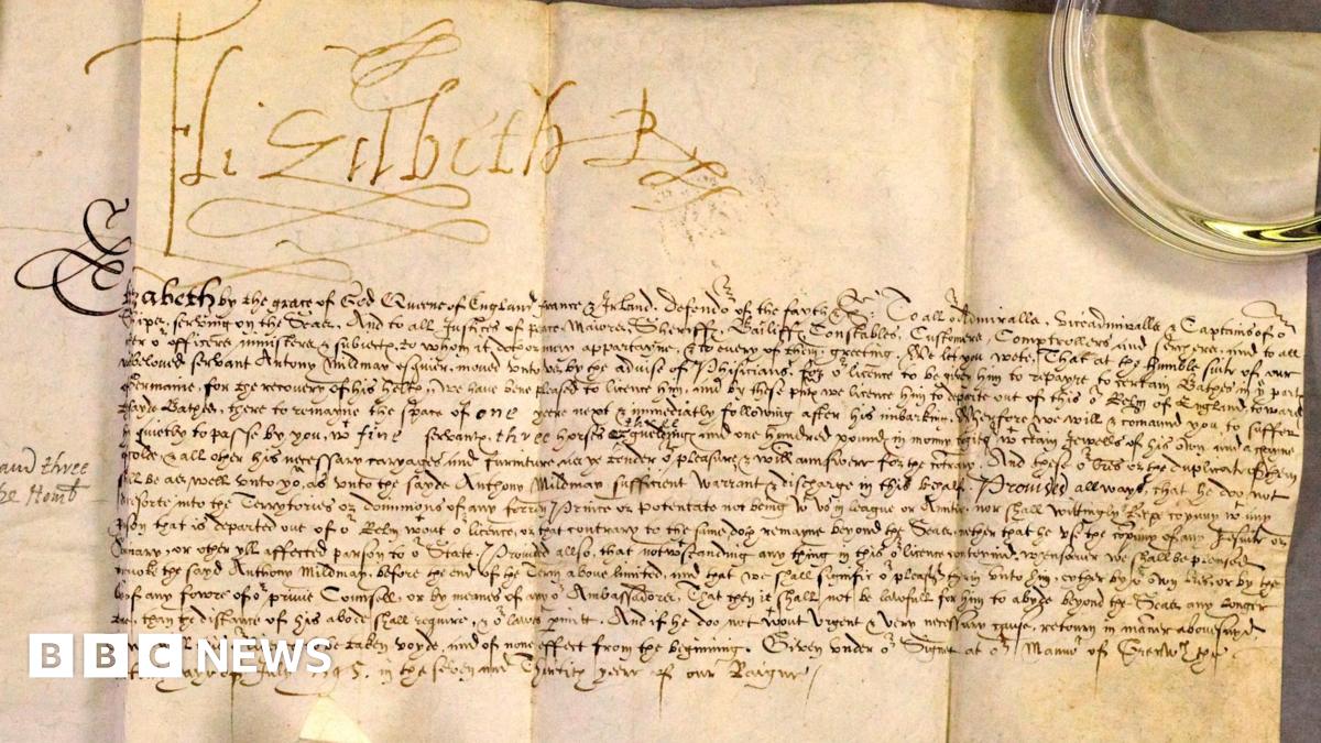 Cromwell and royal letters to stay in Northamptonshire - BBC News