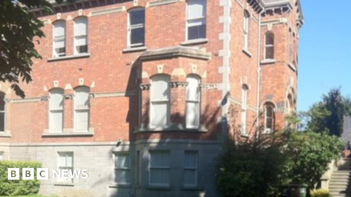 Tom McFeely's Dublin home repossessed - BBC News