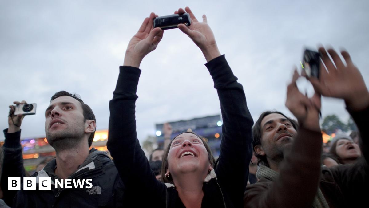 It's time to reap the benefits of 4G mobile networks - BBC News