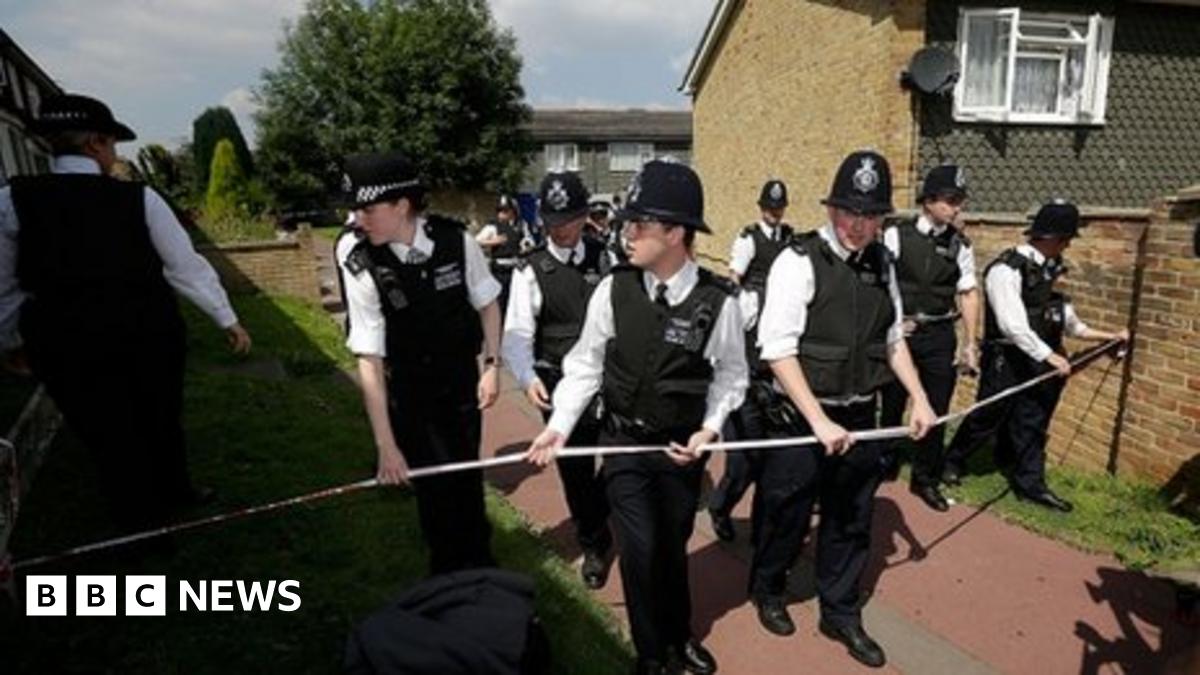 Tia Sharp hunt: Police seal off grandmother's home - BBC News