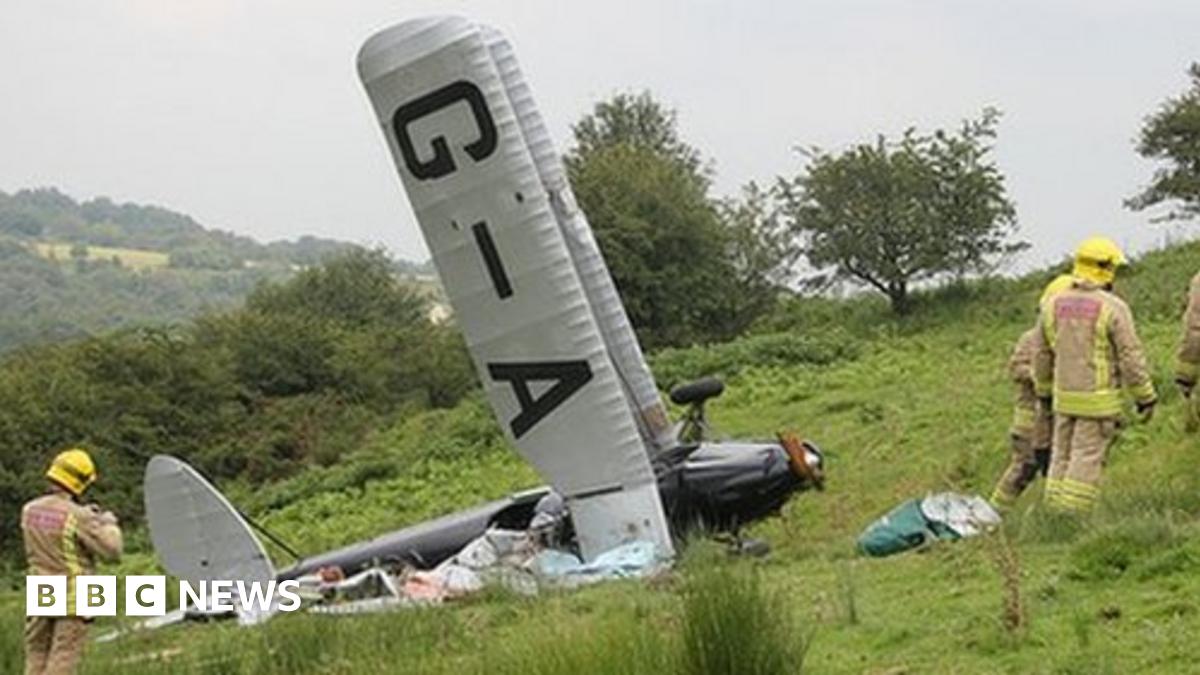 Tiger Moth crash: Woman sees plane hit ground in Eryrys - BBC News