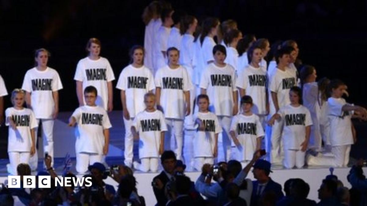 Liverpool choirs perform at Olympics closing ceremony - BBC News