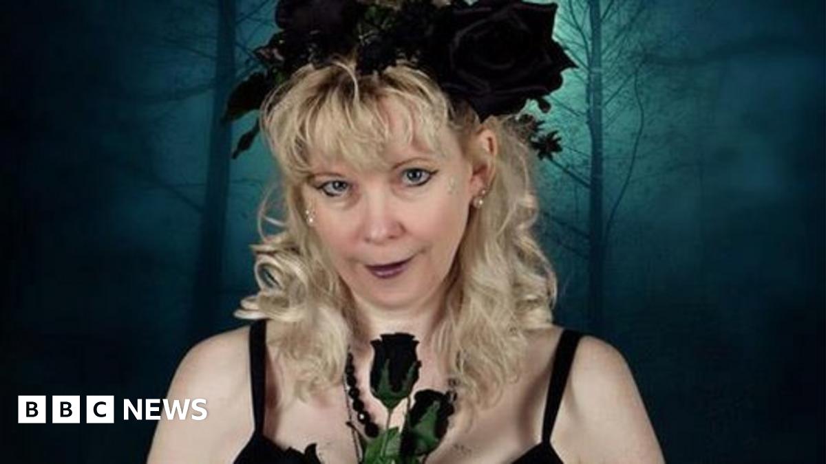 Secret life of modern-day witches - BBC News