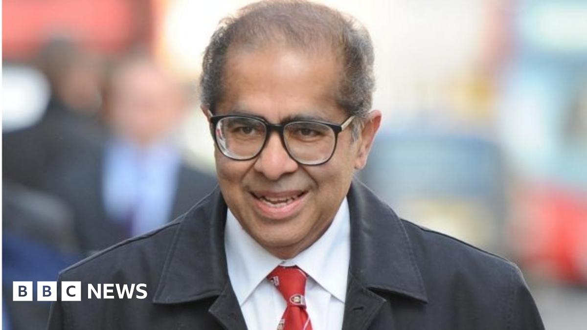 Ian Tomlinson pathologist Dr Freddy Patel struck off - BBC News