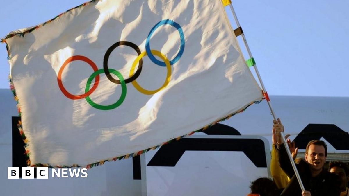 London 2012: Olympic flag arrives in Rio de Janeiro - BBC News