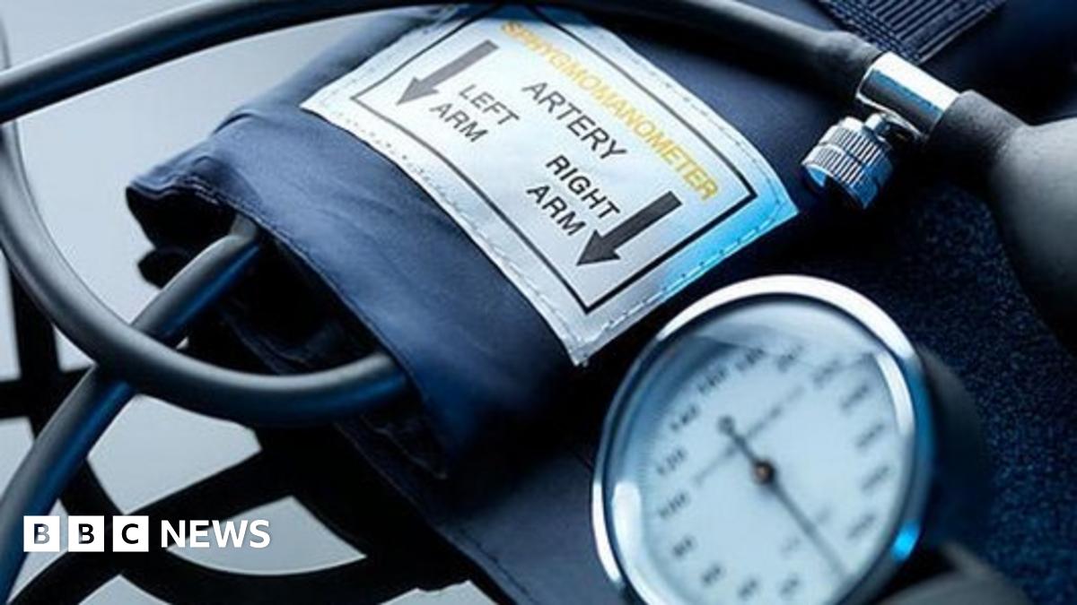 Over 40s missing out on heart checks, figures suggest - BBC News