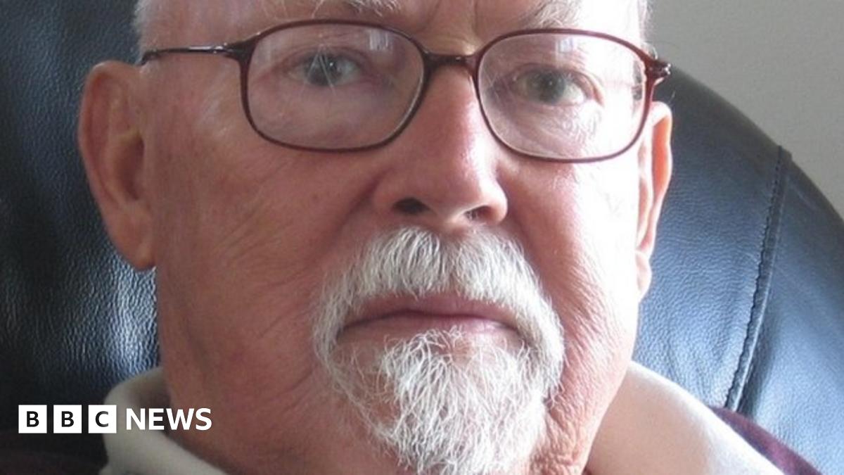 Sci-fi author Harry Harrison dies - BBC News